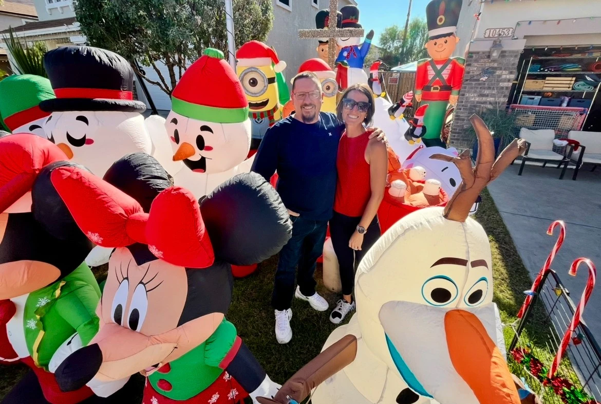 Neighborhood Christmas Lights Competition - Episode 10 - Thomas Baldrick